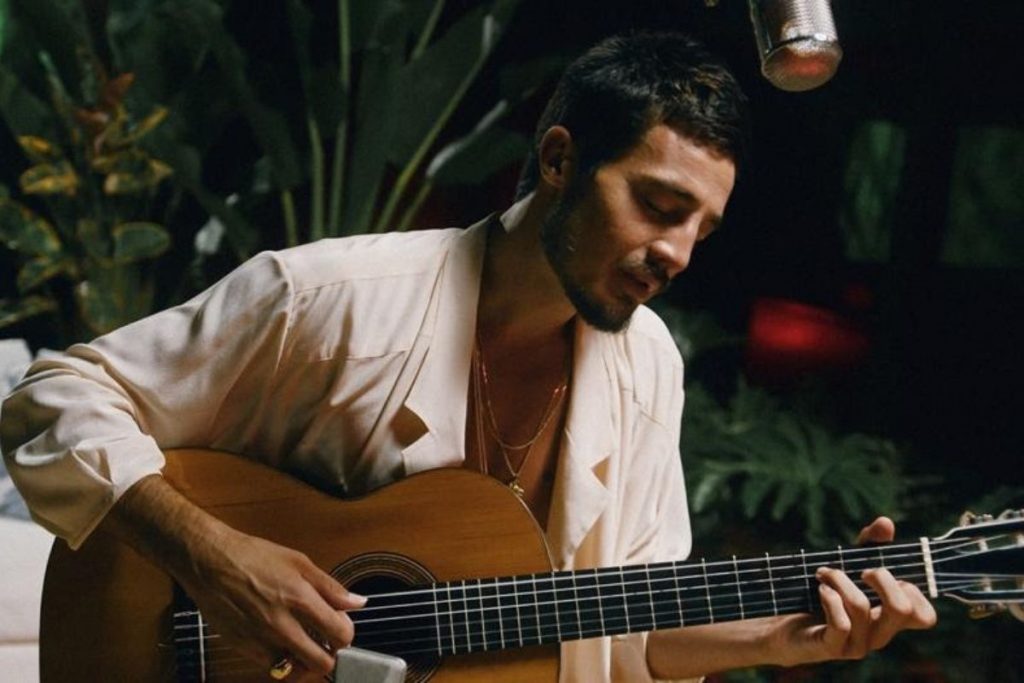 Tiago Iorc lança versão de 'Ciumeira', em homenagem a Marília Mendonça