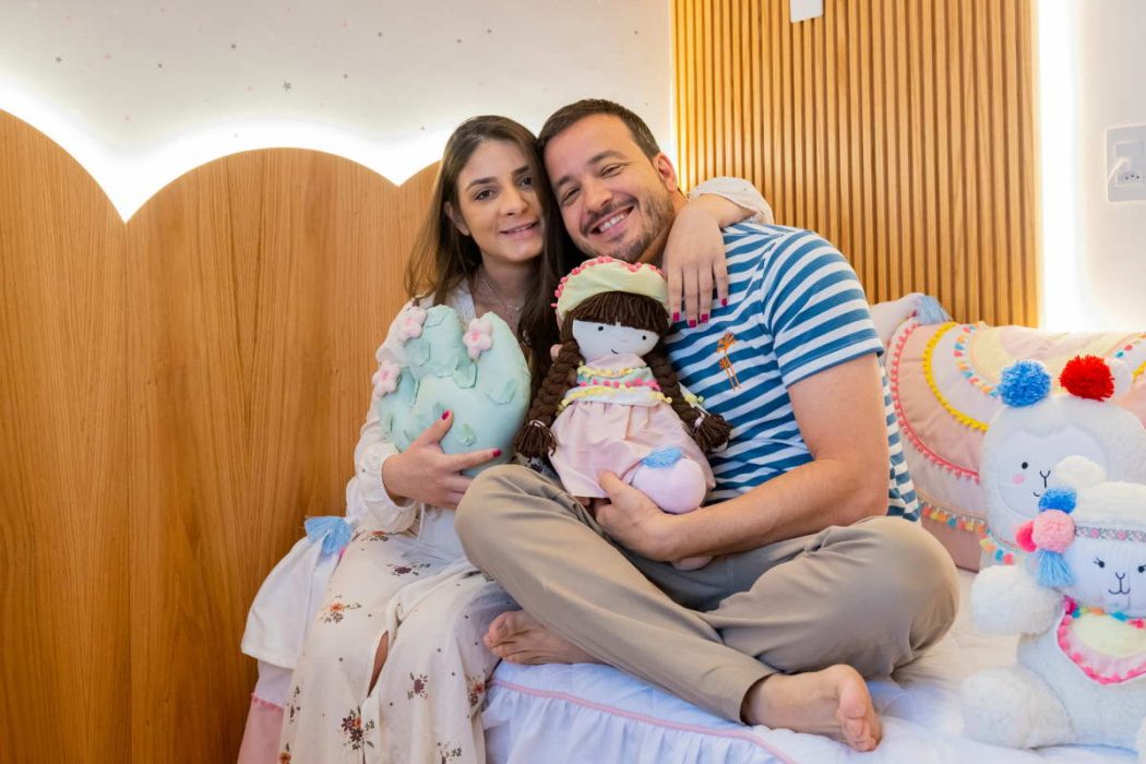 Rafael Cortez apresenta quarto da filha, Nara - OFuxico