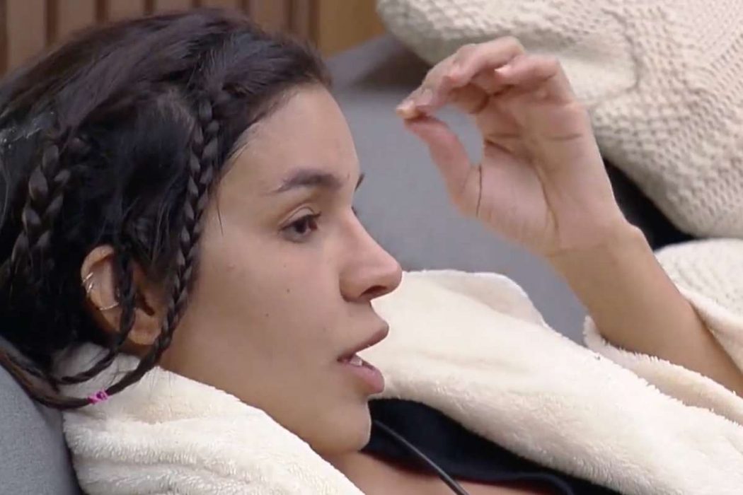 A Fazenda 14: Na mira do grupão, Kerline tenta fugir da roça - OFuxico