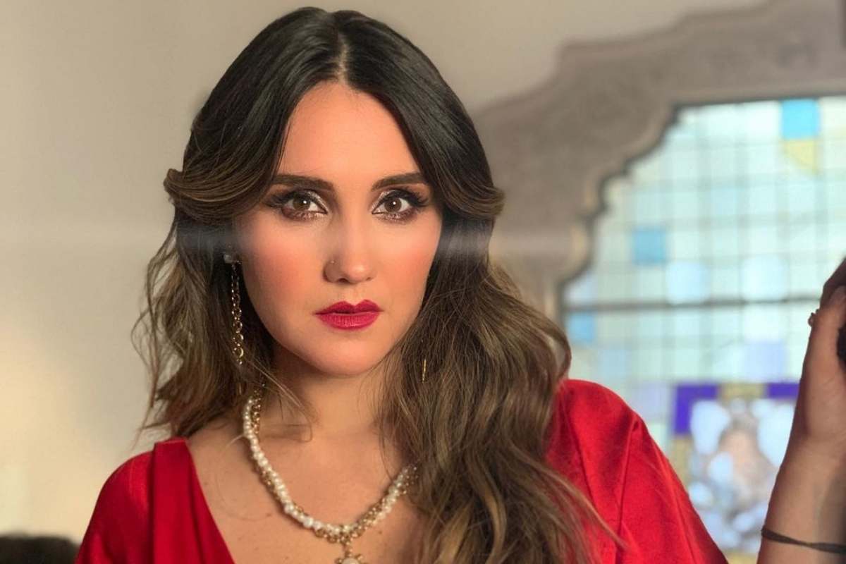 Dulce María divulga novo single do álbum "Origen Deluxe". Veja! - OFuxico
