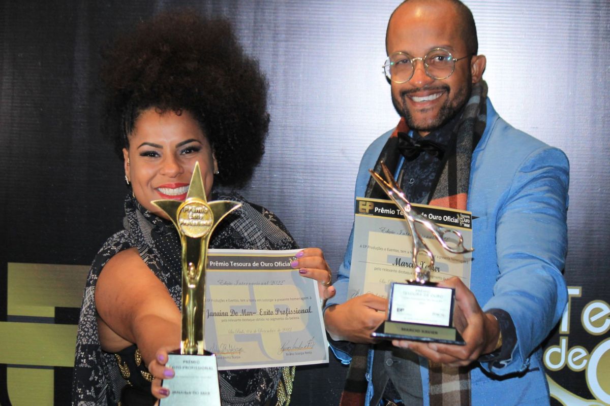 Ex-BBB Janaina do Mar recebe prêmio em São Paulo - OFuxico