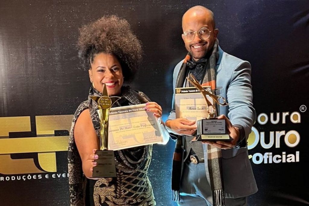 Ex-BBB Janaina do Mar recebe prêmio em São Paulo - OFuxico