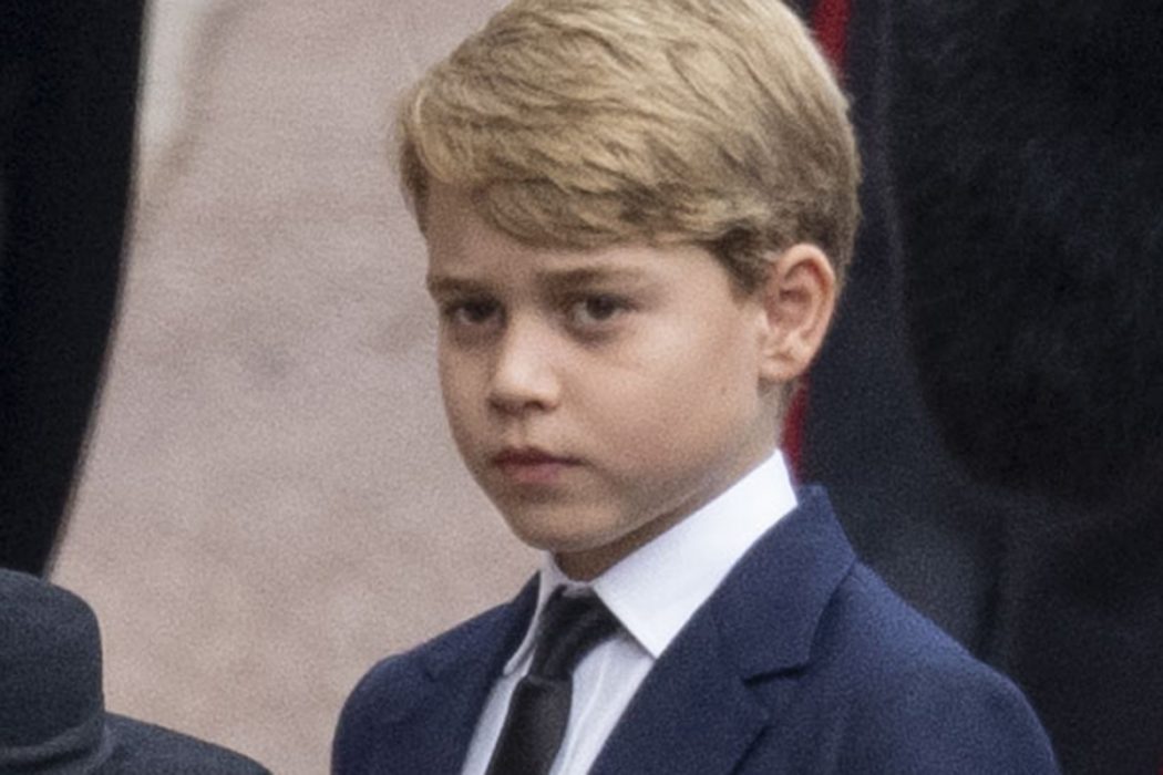 Príncipe George fez Rei Charles III mudar regra para a coroação