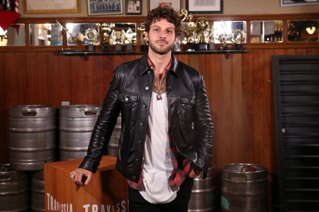 Chay Suede, assim como Jade Picon, não era ator quando estreou na TV