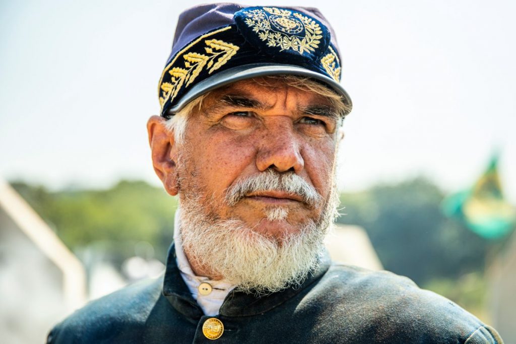 Todas as Flores: Jackson Antunes regrava as cenas de José Dumont