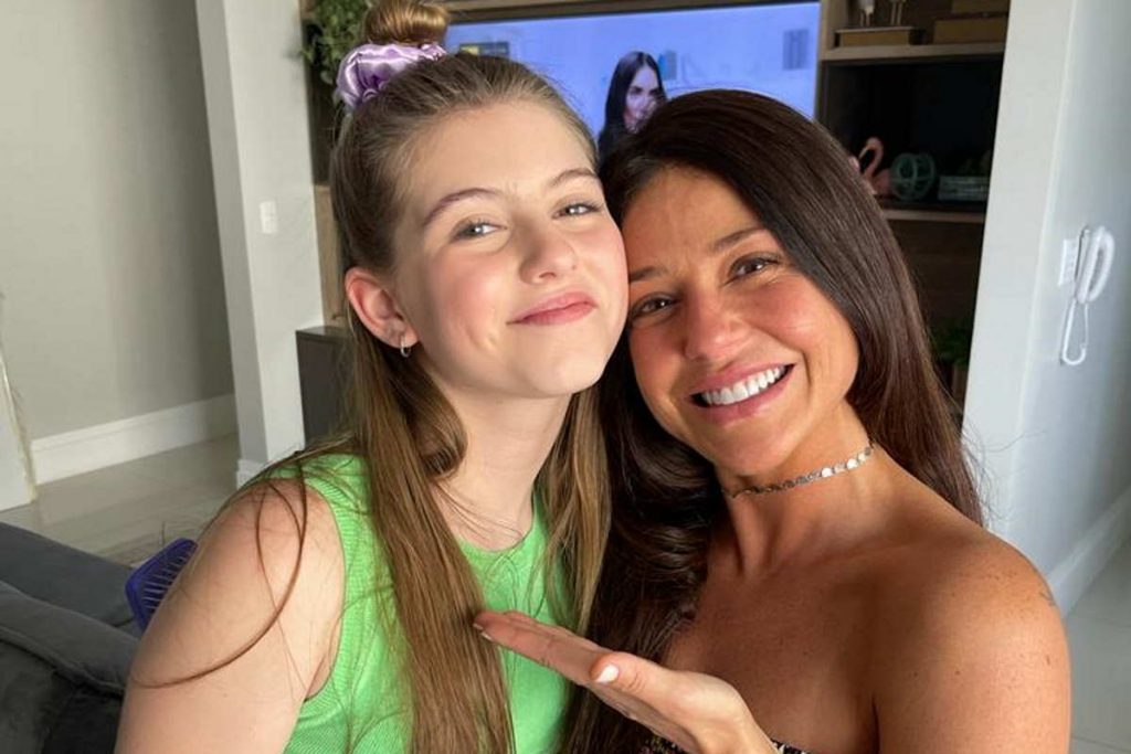 Lorena Queiroz e Priscila Sol se reencontram e fãs se empolgam