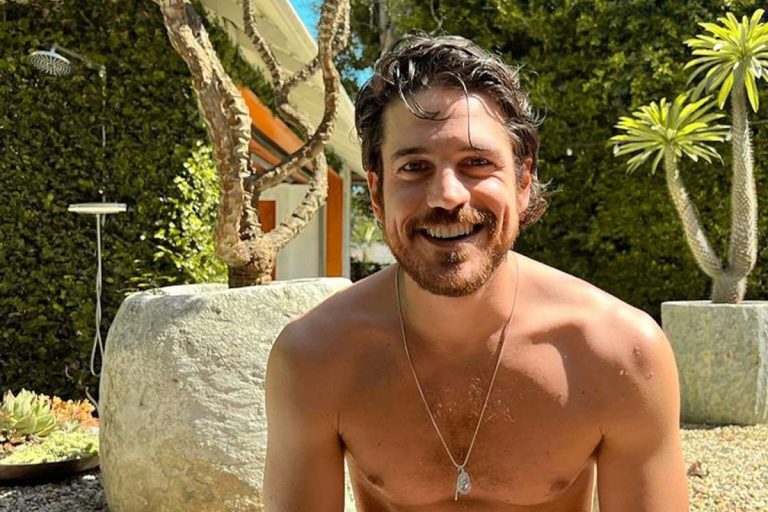 Marco Pigossi relembra dificuldade para assumir homossexualidade