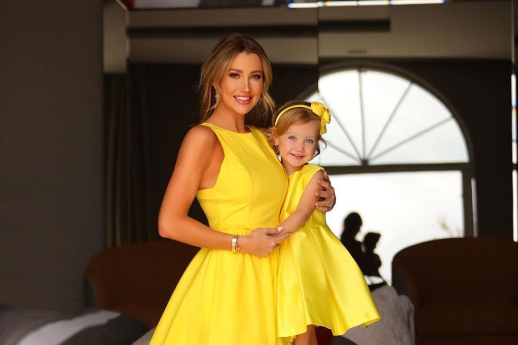 Vicky, filha de Roberto Justus, encanta a web vestida de bailarina