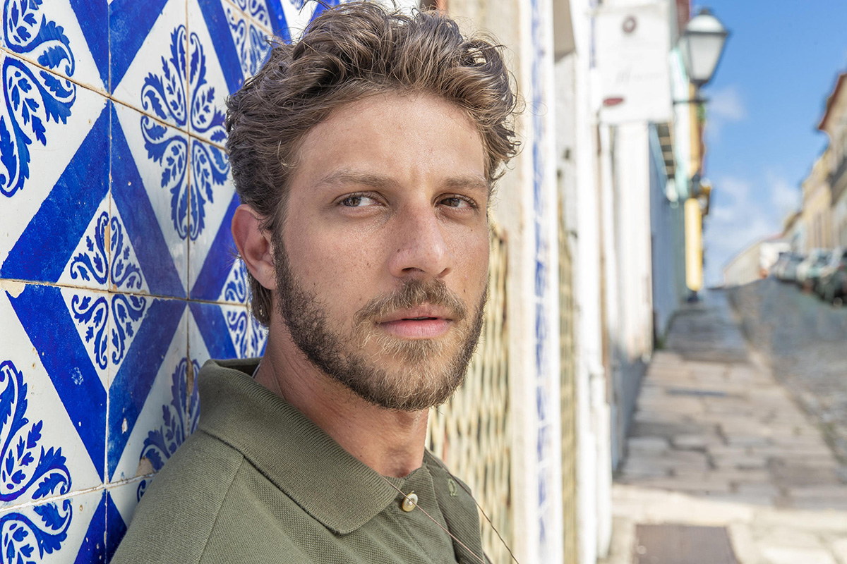 Relembre a carreira de Chay Suede, o Ari de 'Travessia'