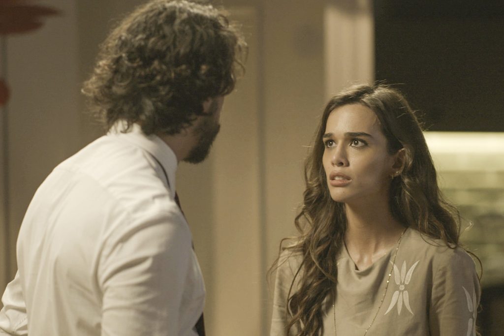 Mar do Sertão: Labibe se declara para Maruan e eles se beijam