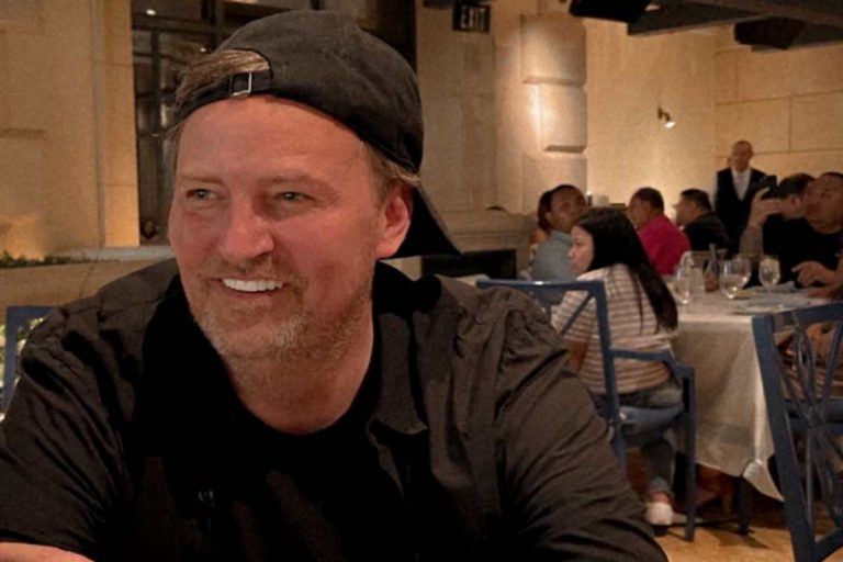 Matthew Perry revela emergência odontológica em livro