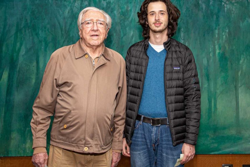 Marisa Orth surge em foto rara com o filho de 24 anos e impressiona