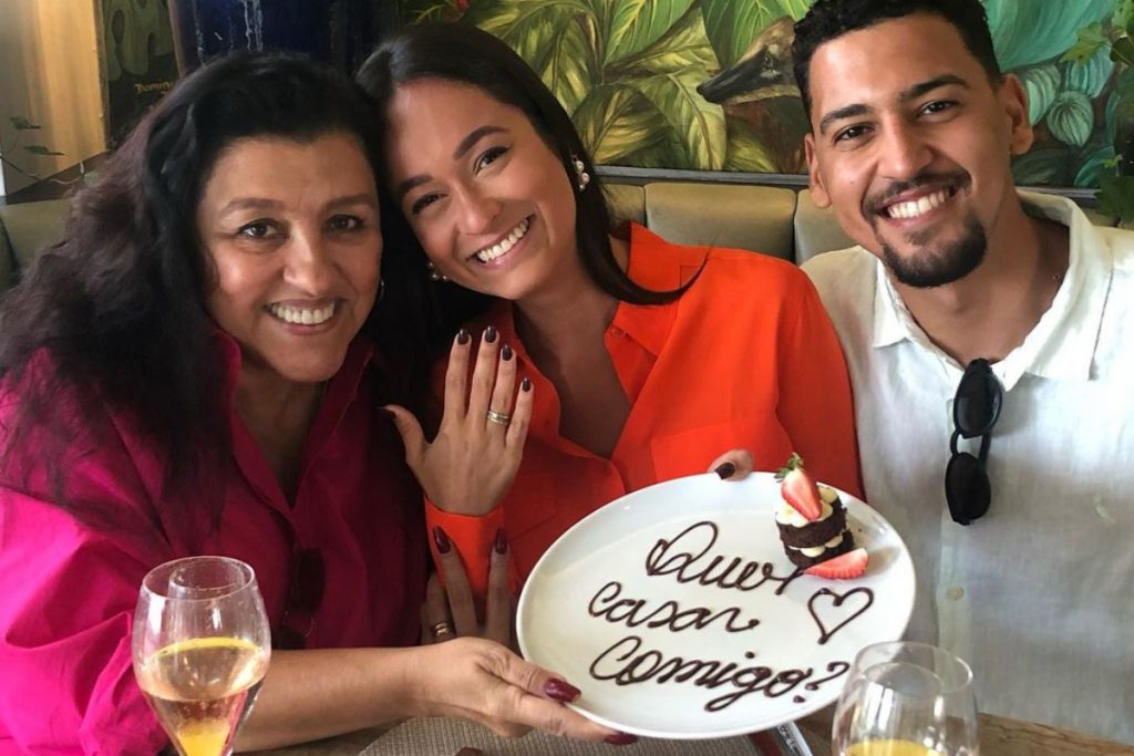 Regina Casé recebe famosos em festa de aniversário - OFuxico