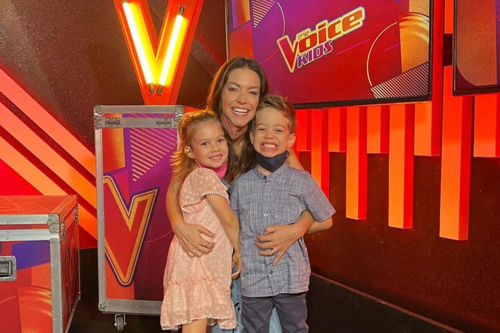 Thaís Fersoza se emociona com conquista do filho: 'Muito especial'