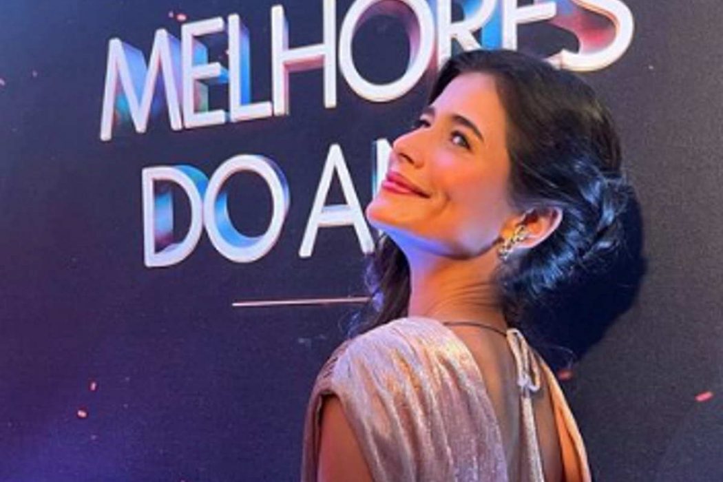 Isadora Cruz rouba a cena nos bastidores dos Melhores do Ano - OFuxico