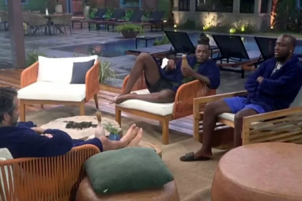 A Fazenda 14: André especula motivo de Bia e Ellen não desistirem