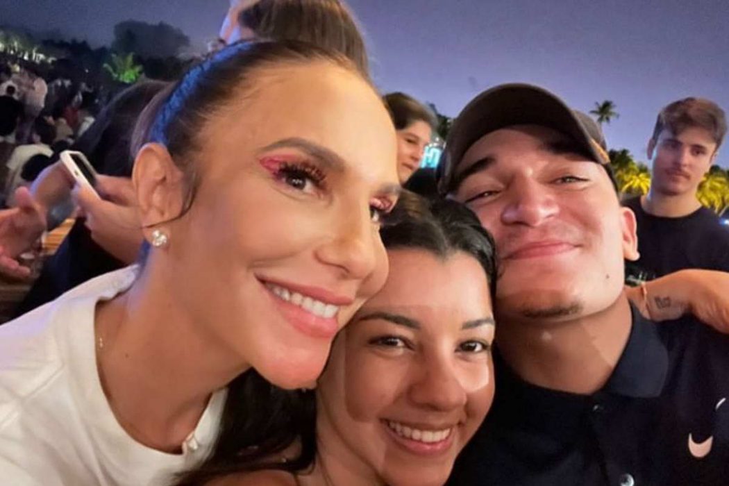 João Gomes surge apaixonado ao lado da namorada - OFuxico