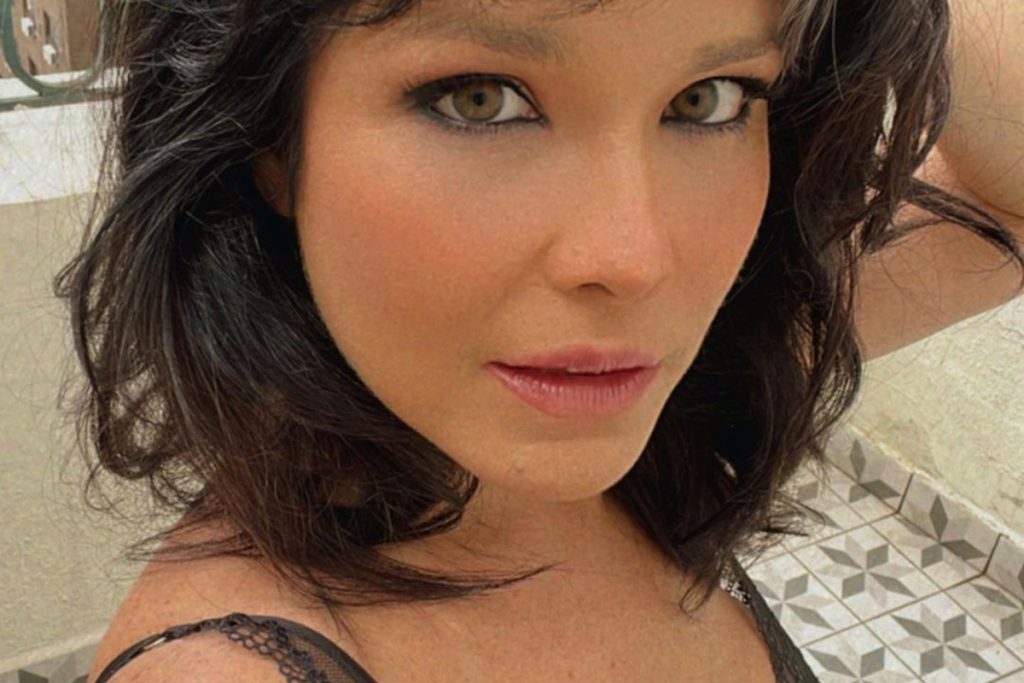 Samara Felippo vê lado bom em viagem das filhas: 'Gozar e gemer alto'