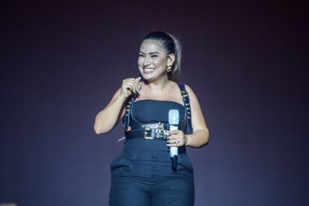 Simone é ovacionada em show solo no Festival Virada Salvador