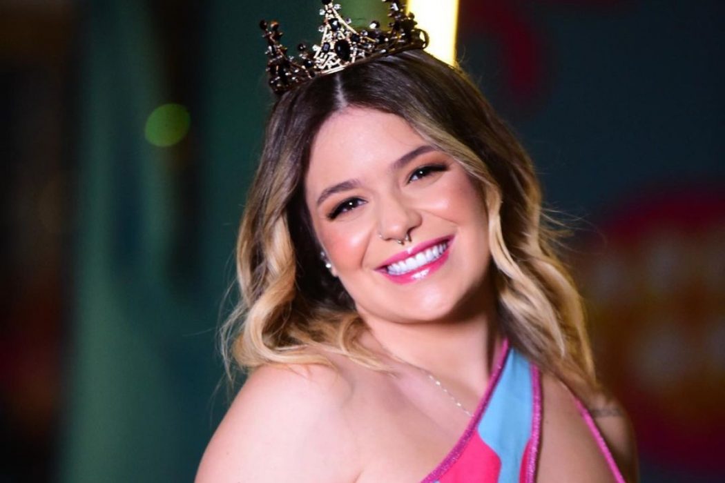 Karoline Lima, ex de Militão, beija quatro na primeira noite da 'Farofa'