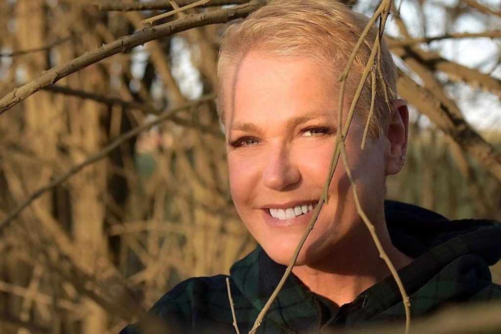 Xuxa encerra gravação e revisita cenário icônico. Veja!