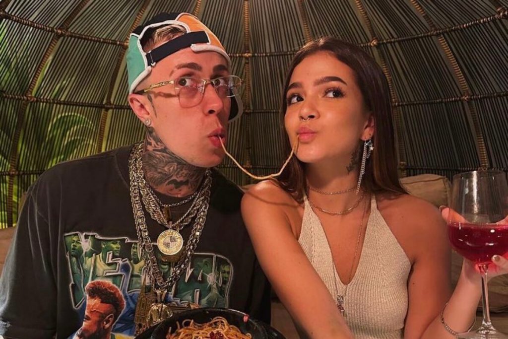 MC Daniel surpreende Mel Maia com aliança caríssima de grife famosa