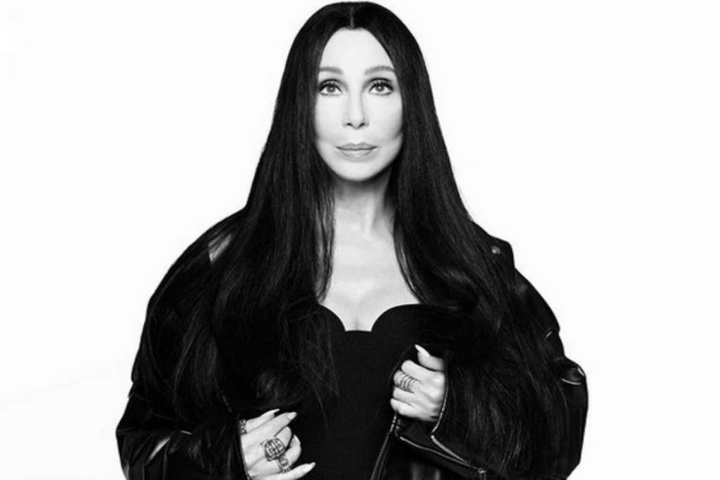 Cher se reconcilia com namorado 40 anos mais jovem