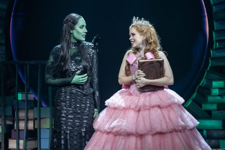 Musical 'Wicked' volta ao Brasil e já é sucesso garantido. Veja fotos!
