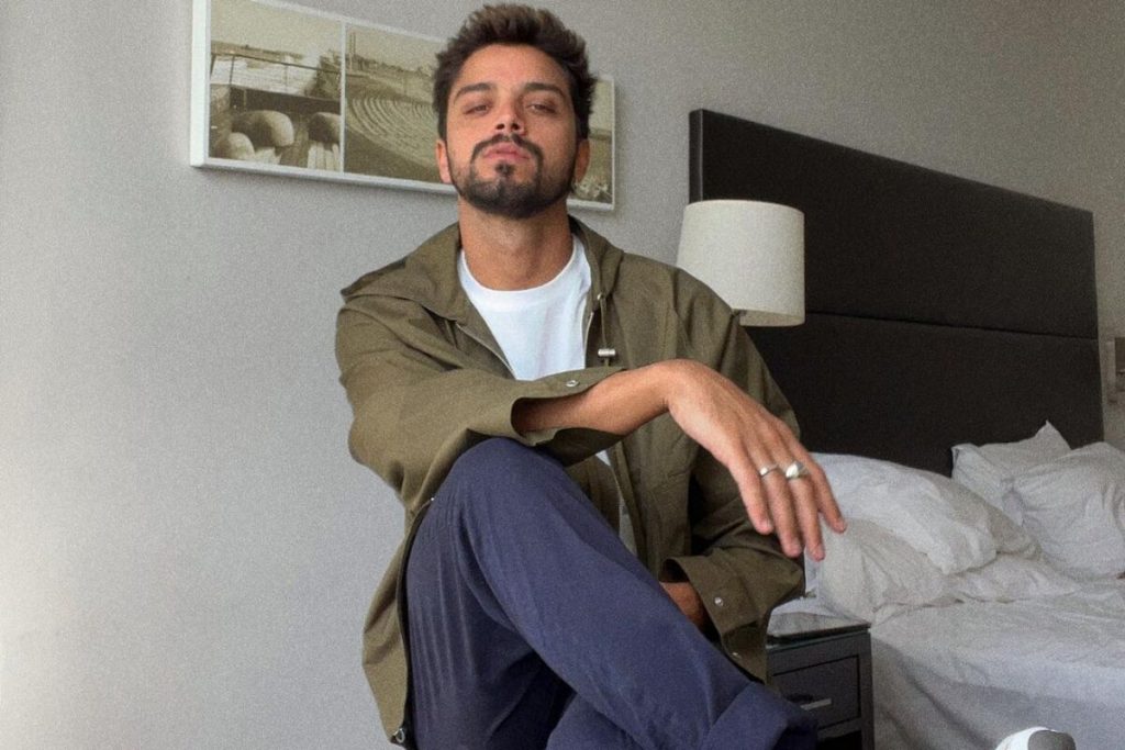 Rodrigo Simas abre o jogo sobre sua sexualidade e surpreende