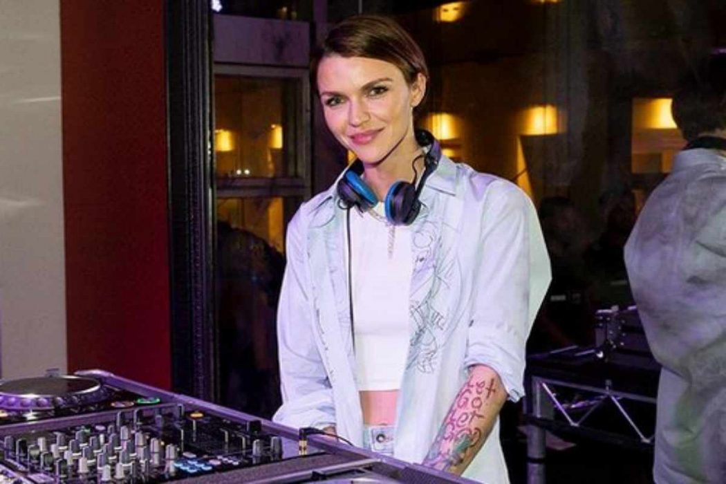 Ruby Rose preocupa fãs por querer desaparecer das redes