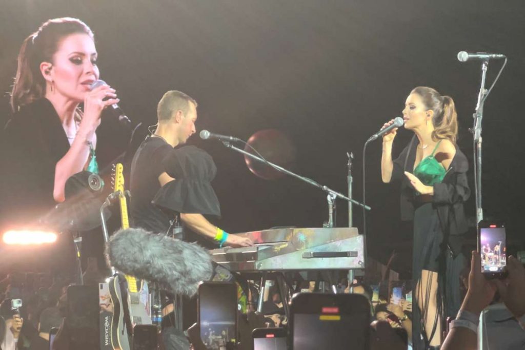Sandy canta com Coldplay em show de São Paulo. Assista! - OFuxico