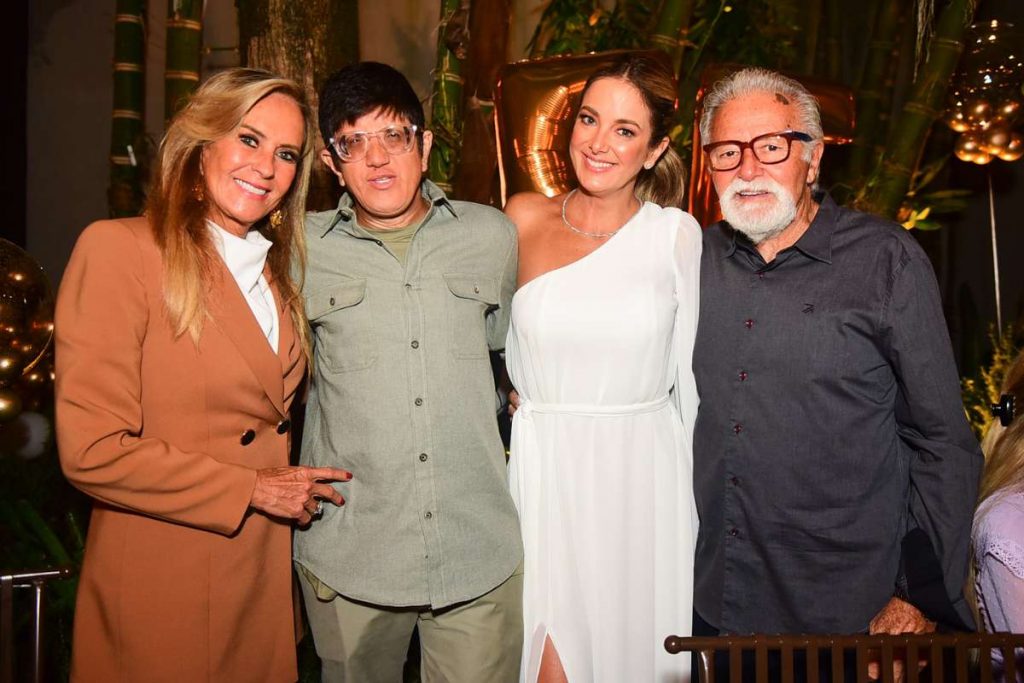 Helô Pinheiro comemora aniversário do filho caçula em família - OFuxico