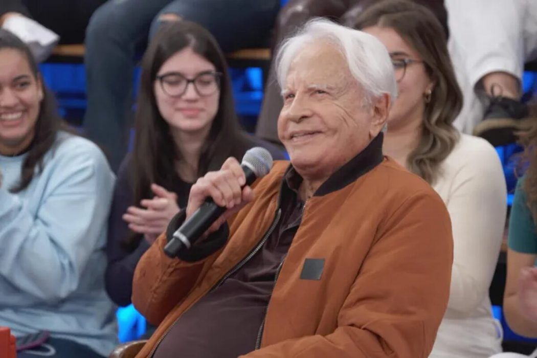 Cid Moreira surpreende com história de bastidores do 'Jornal Nacional'