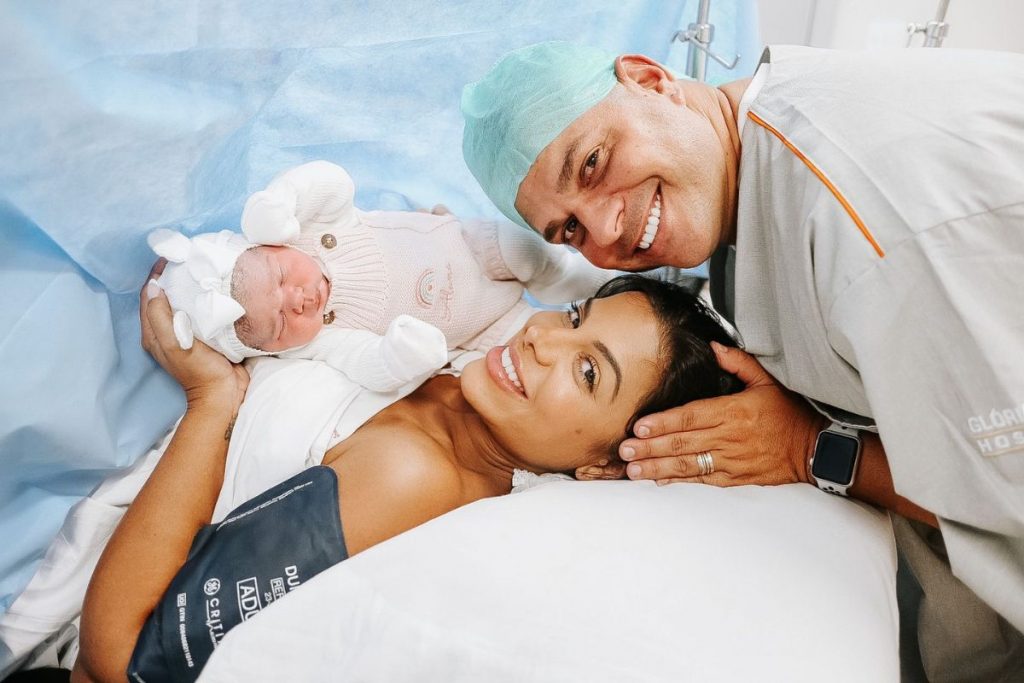 Evelyn Regly dá à luz Alana. Saiba o peso e tamanho da bebê!