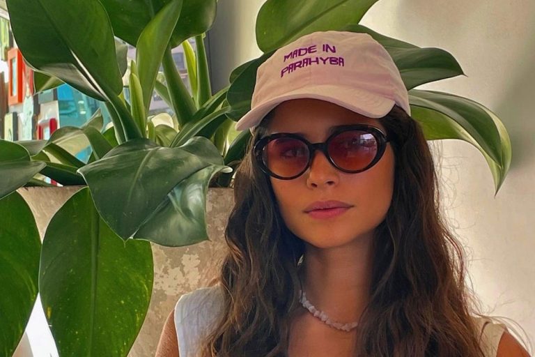 Isadora Cruz curte férias após 'Mar do Sertão'