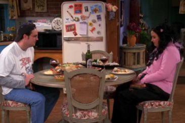 Jennifer Aniston diz que alguns episódios de 'Friends' são ofensivos