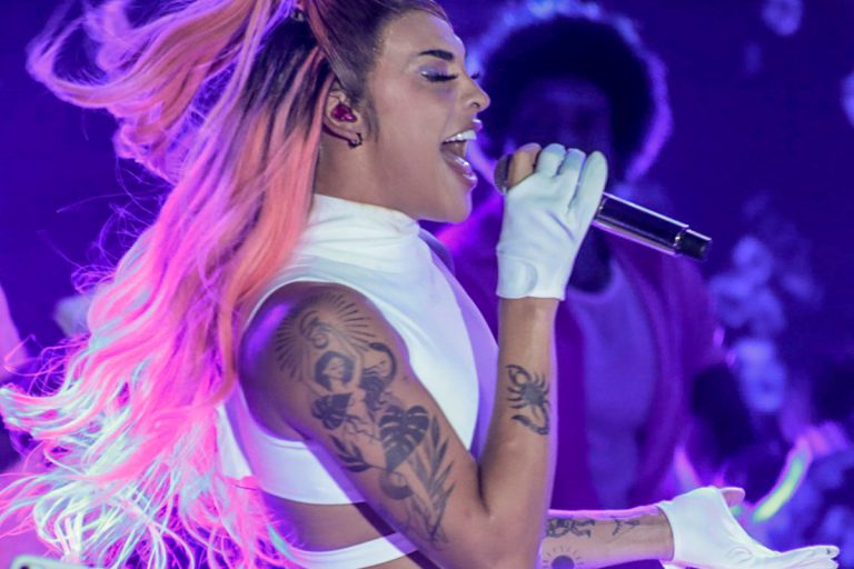 Pabllo Vittar agita multidão em show no Morro da Urca. Fotos!