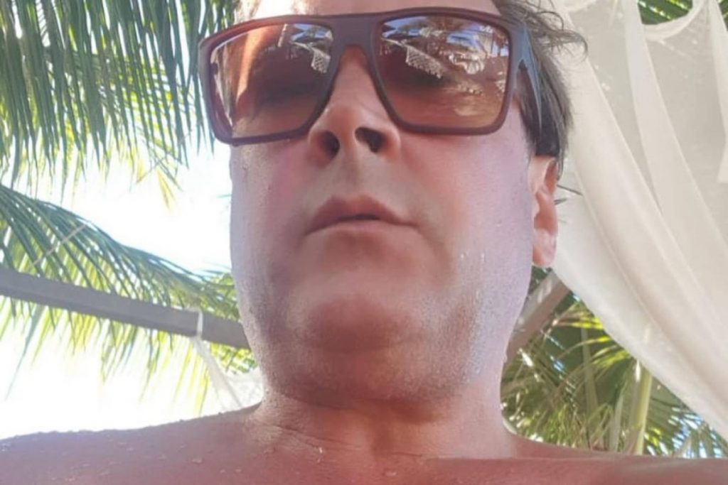 Cinzas do ex-Menudo Ray Reyes ficarão com Roy Rosselo. Saiba tudo!