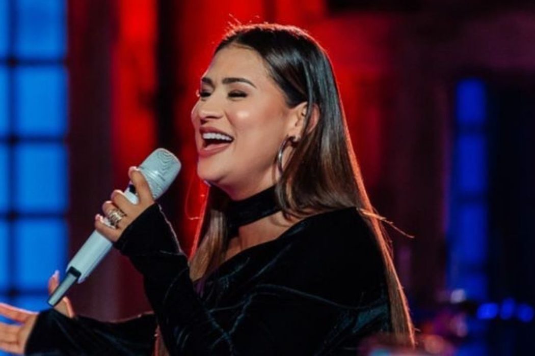 Simone Mendes comemora seu primeiro TOP 10 na carreira solo - OFuxico