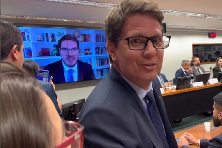 Mário Frias se envolve em barraco com Guga Noblat: ‘Chamou de anão’