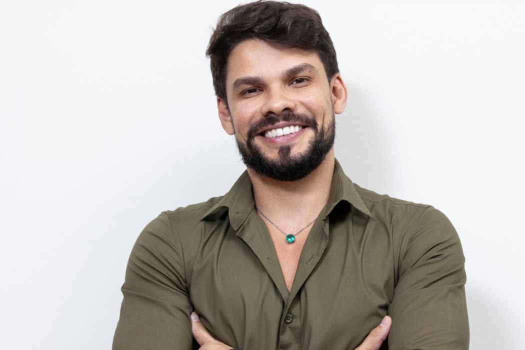 Rodrigo Carelli diz que não é amigo de Boninho e explica rivalidade