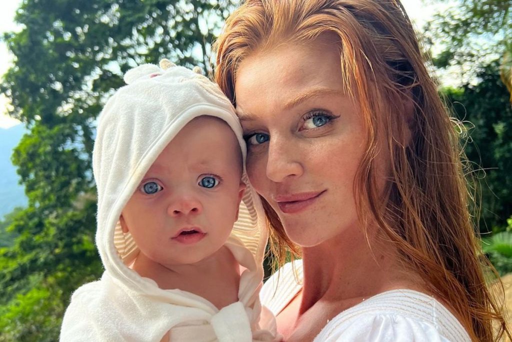 Cintia Dicker encanta ao mostrar Aurora vestida de caipirinha. Veja!