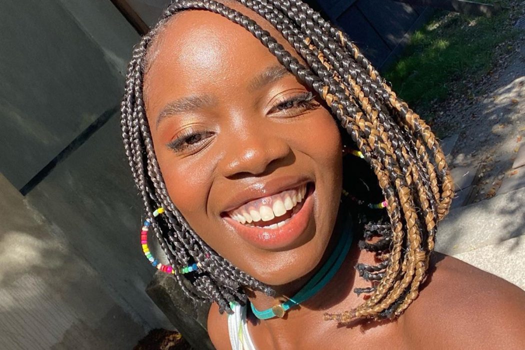 Clara Moneke, de 'Vai Na Fé', arrasa nos cliques de biquíni na web. Veja!