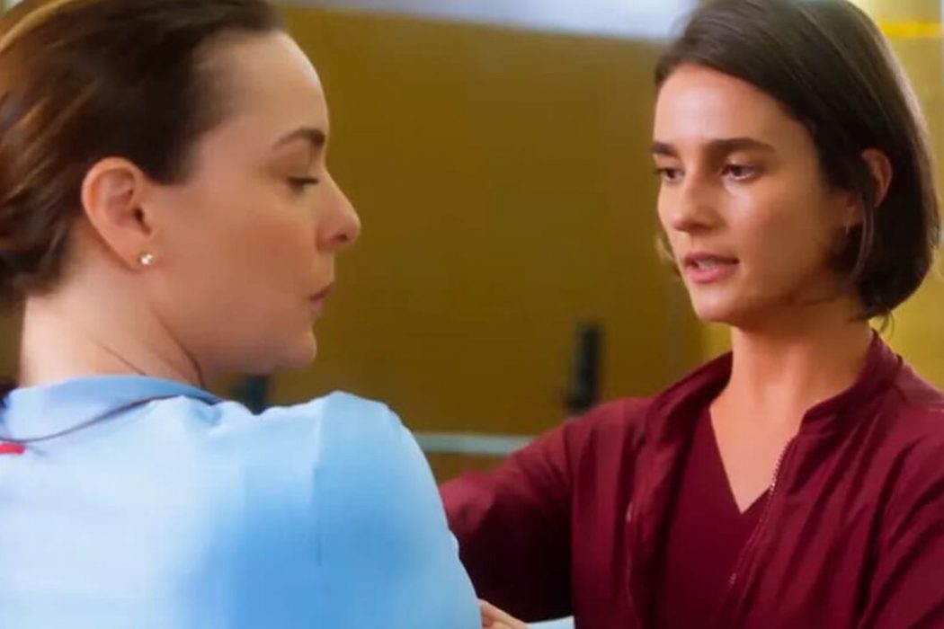 Vai Na Fé: Clara e Helena se beijam