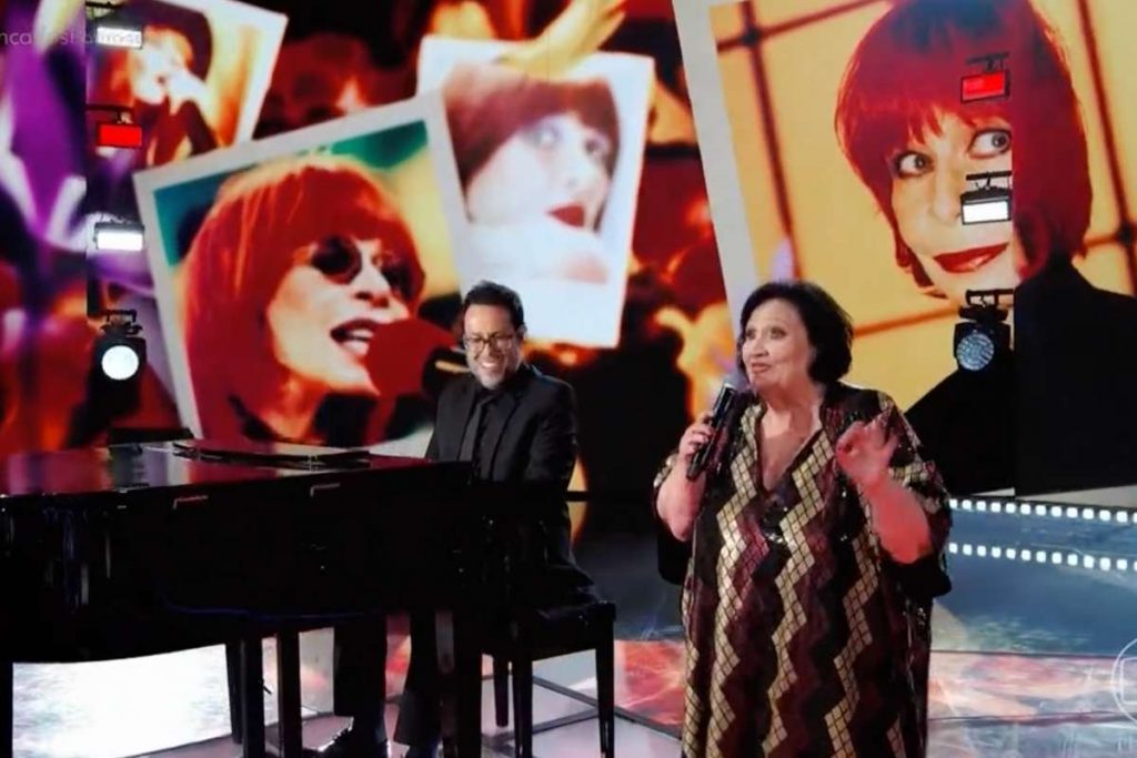 Dona Déa Lúcia canta em homenagem a Rita Lee. Assista! - OFuxico