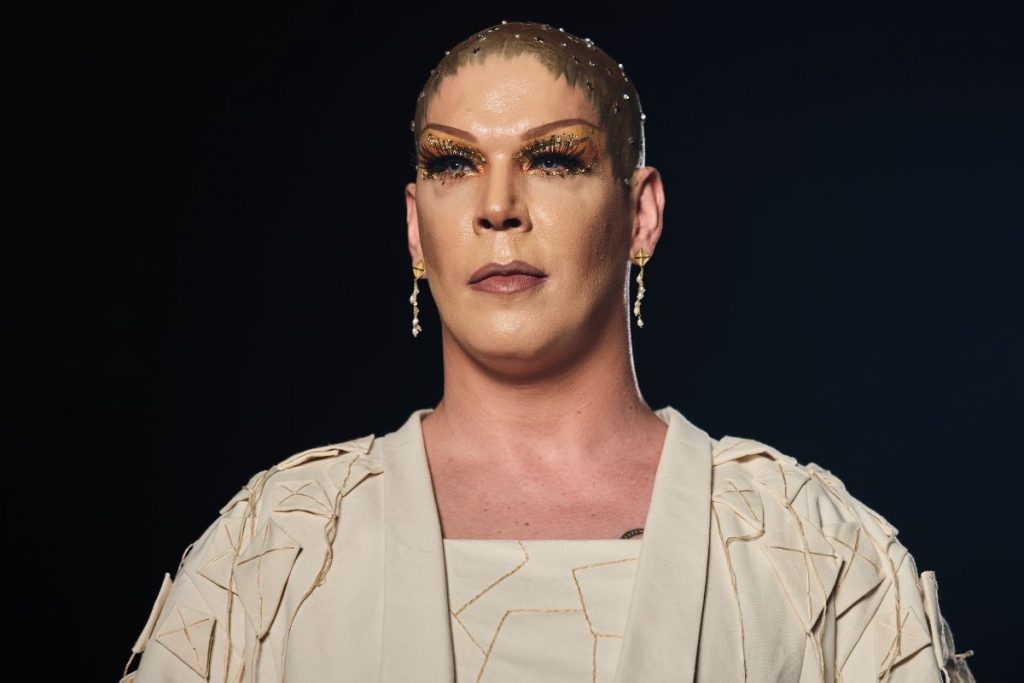 Ikaro Kadoshi chama atenção na SPFW - OFuxico