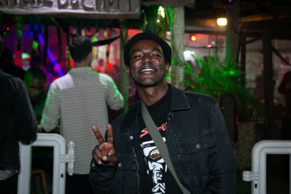 Terra e Paixão: Personagem de Jonathan Azevedo pratica e Krav Magá