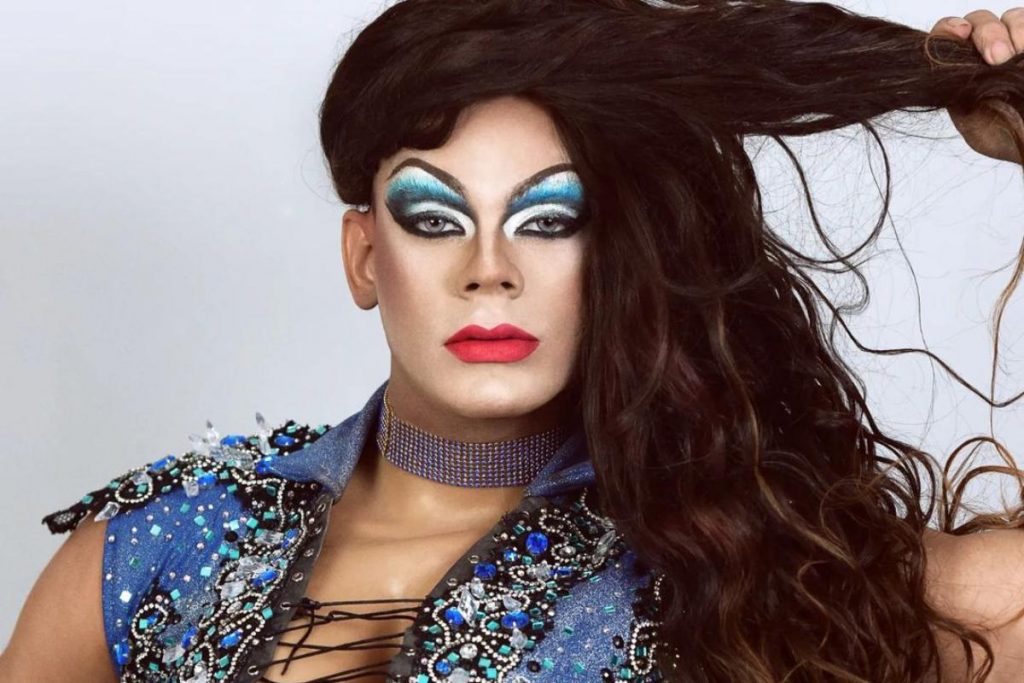 Caravana das Drags: Participante é expulsa por fazer blackface em prova