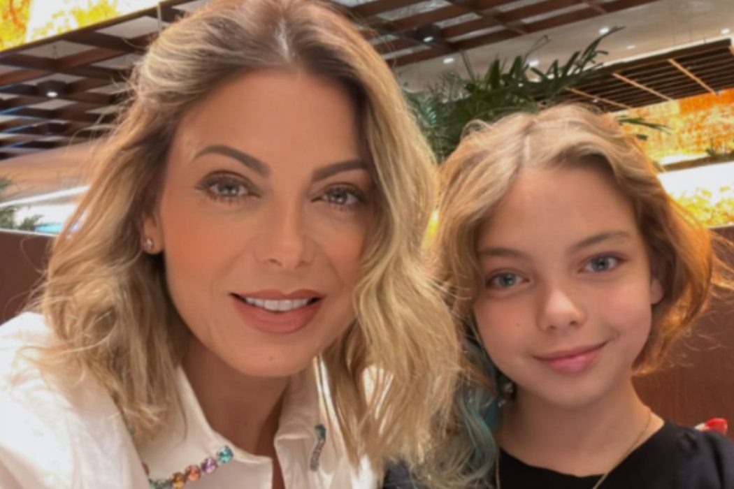 Sheila Mello posa com Brenda e semelhança impressiona: 'Ela é você'