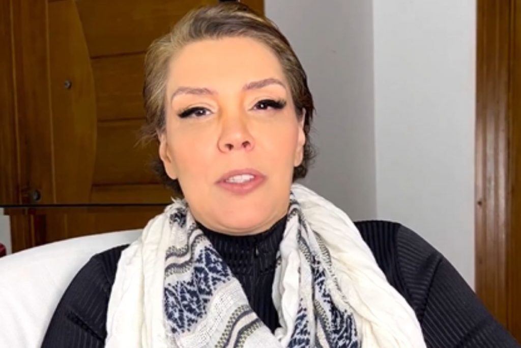 Simony anuncia nova internação em tratamento contra câncer no intestino